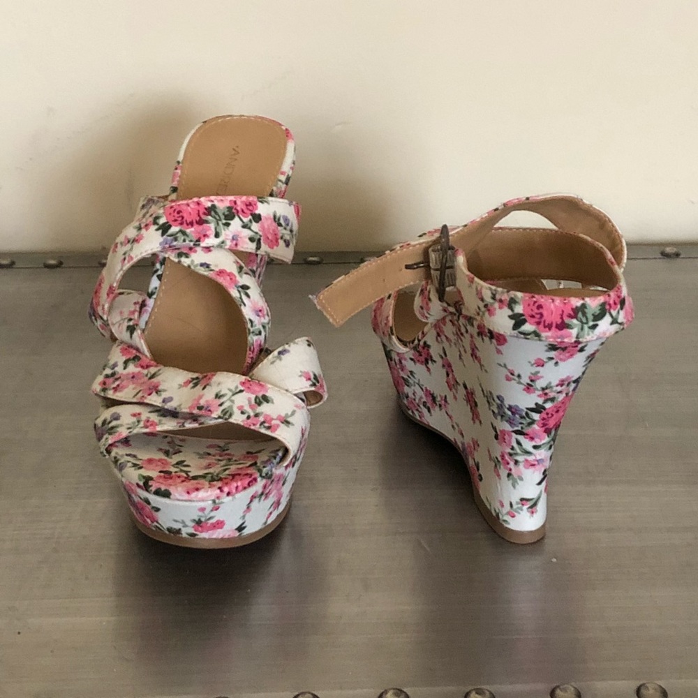 Pink Flowers Platforms - Gem